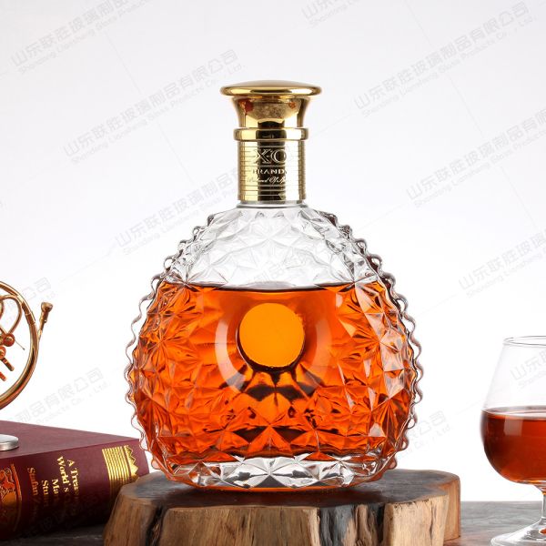 Quality Clear Glass Wine Bottle With Metal Cap 750ml XO Empty Glass Liquor Whiskey Bottle for sale