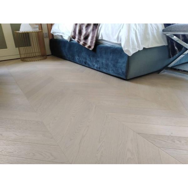 Quality White Stained Engineered Oak Chevron Flooring Premium Grade EC54 Color for sale