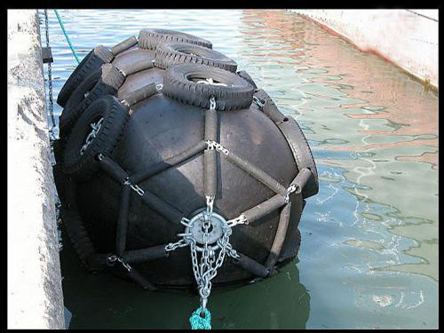 Quality Dia 1200mm Roughened Pneumatic Marine Rubber Fenders Tire Chain Mesh 2000mm Length for sale