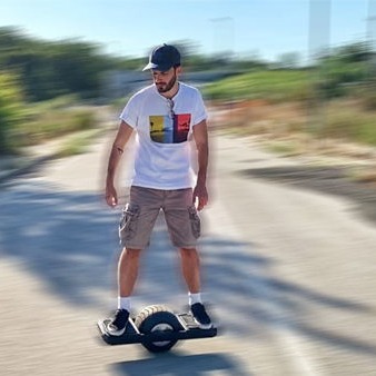 Quality 1500w Onewheel Surfboard 12 Inch 7Ah 21.5m/H 30 To 35km for sale