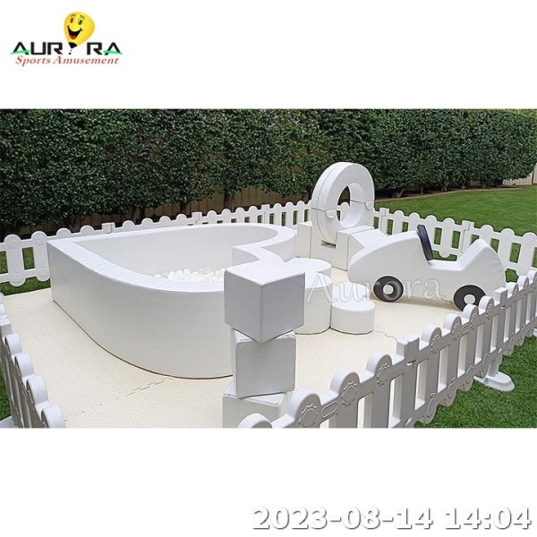 Quality Foam Mats Indoor Soft Play Heart Shape Indoor Playground White Ball Pit for sale