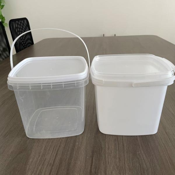 Quality Durable Square Plastic Bucket with Lid Convenient Pet Treat Storage Solution for sale