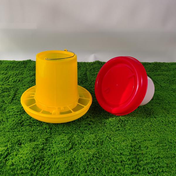 Quality Modern Round Plastic Poultry Ration Feeding Bucket Durable Design For Optimal Feeding for sale