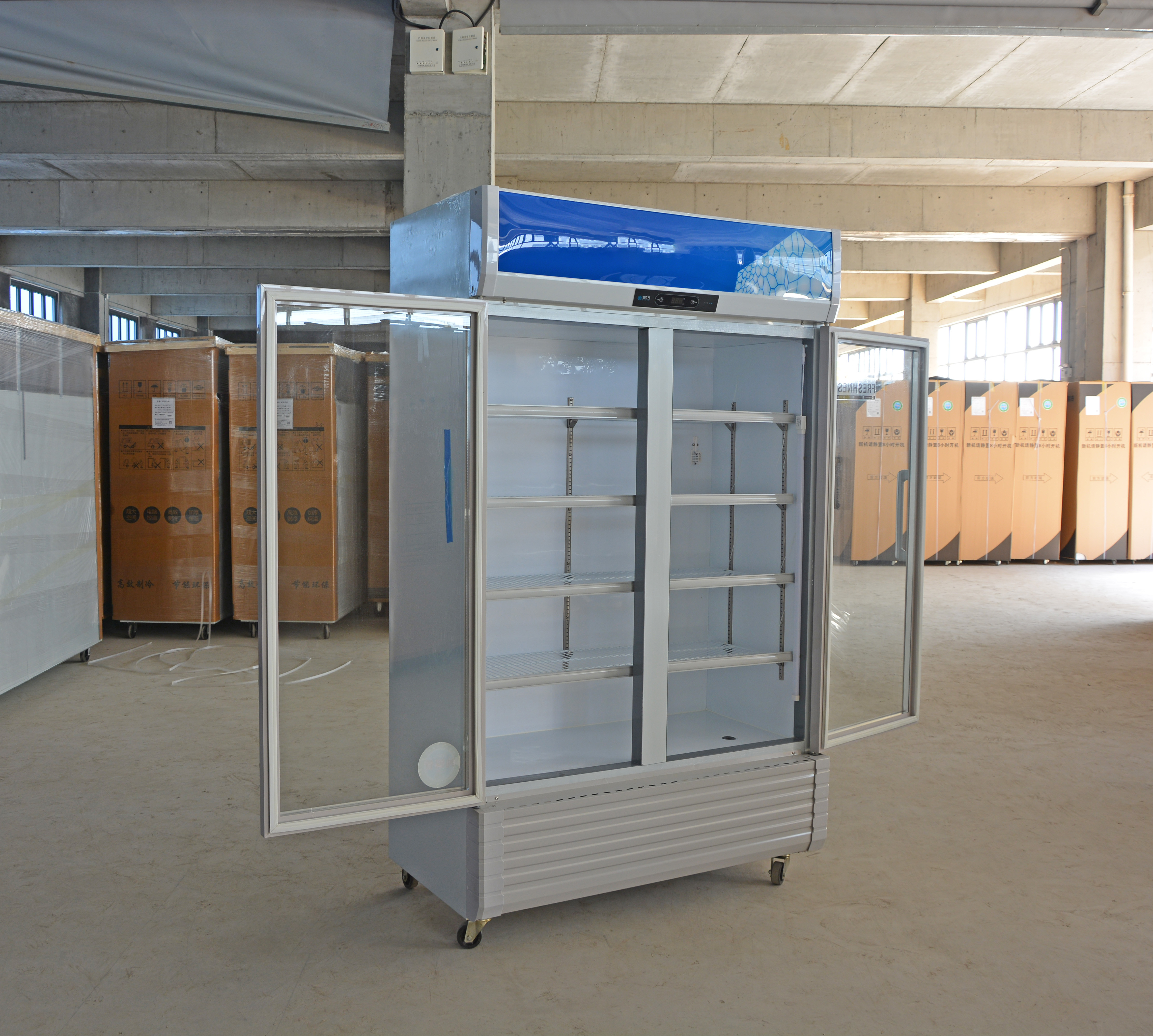 Quality 110V/60HZ Voltage Commercial Refrigerated Drinks Display Case with R290a for sale