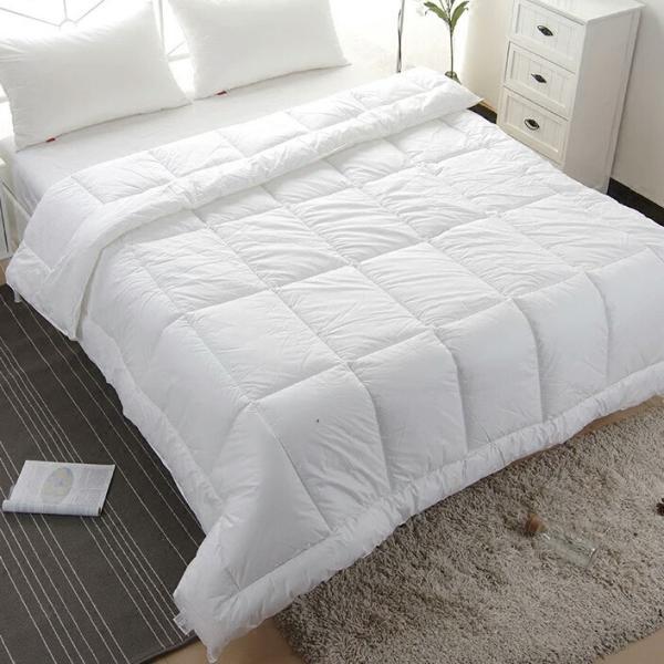 Quality Durable Hotel Quilts And Comforters Skin Friendly With Polyester Fabric for sale