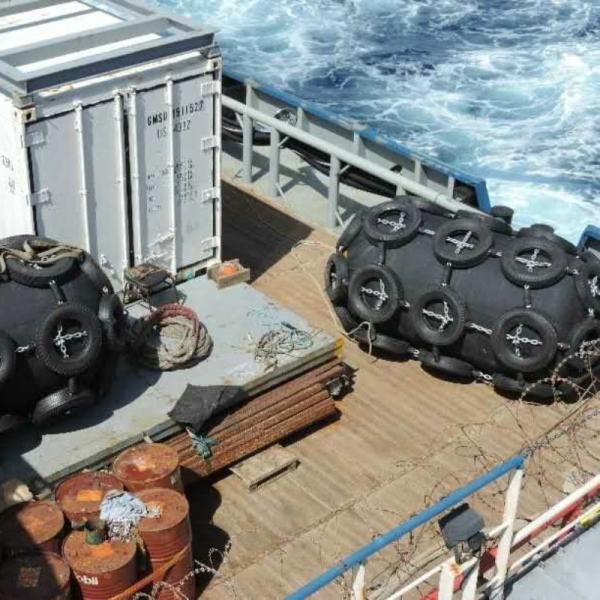 Quality 50kpa Marine Pneumatic Rubber Buoy Fenders With Airplane Tire for sale