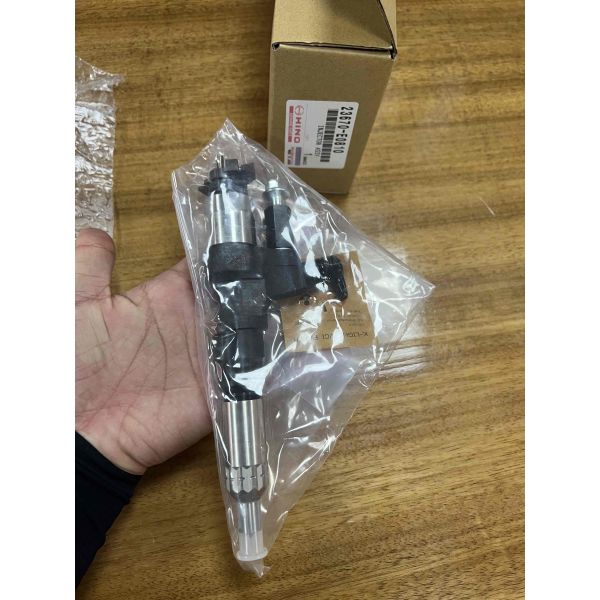 Quality 23670-E0810 23670-E0010 Injector FOR HINO  J08E(KOBELCO SK-350) for sale