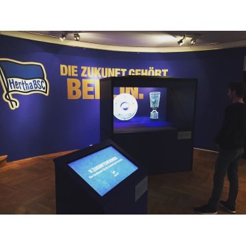 Quality 3D hologram cube projection platform 32" , 3D Holographic Projection System for sale