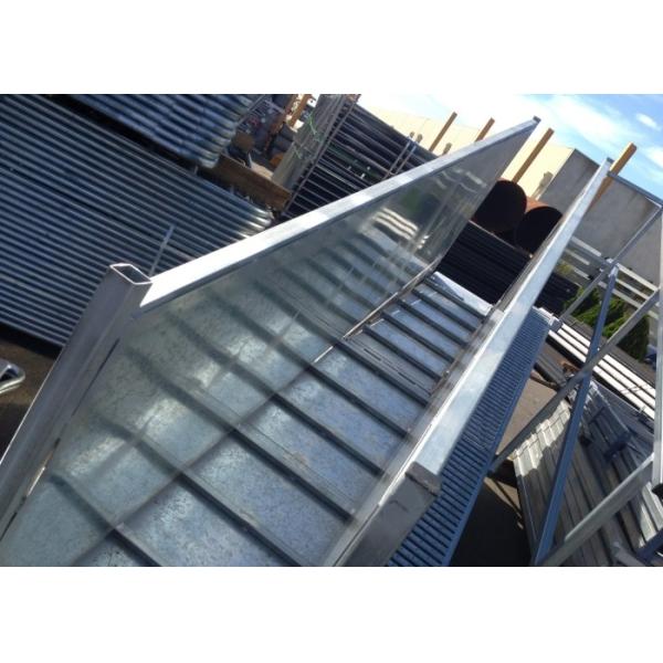 Quality 4.7m Cattle Loading Ramp Smooth High Strength Platform Safety Rail for sale