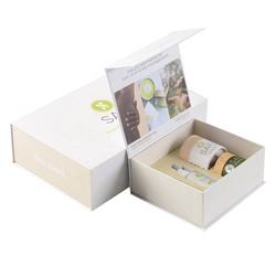 Quality Elegent Square Cosmetic Packaging Box Foldable Magnetic Gift Box for sale