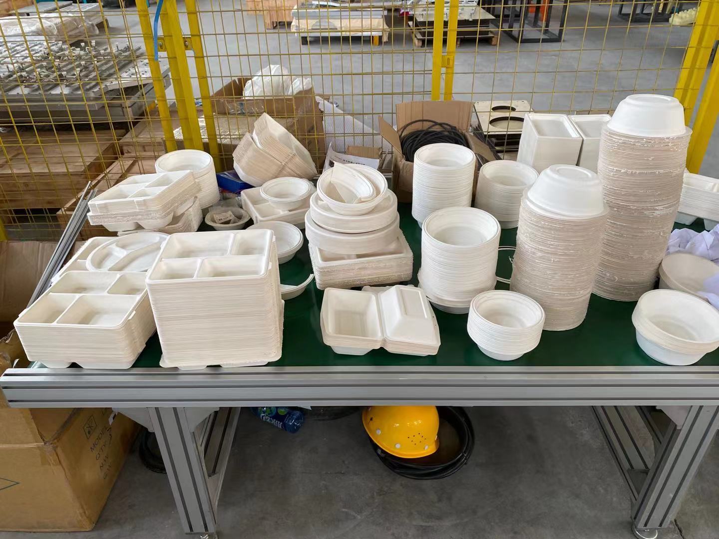 Quality 300Kg/H Biodegradable Pulp Molding Tableware Equipment 40 Ton Pressure for sale