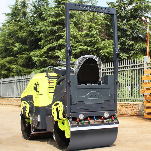 Quality Small Vibratory Road Roller with Hydraulic Features Mini Road Roller Compactors for sale