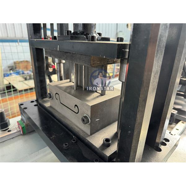 Quality 100mm sandwich rolling shutter door roll forming machine in Saudi Arabia olling for sale