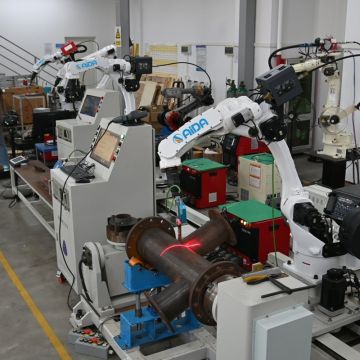 Quality Aida 210kg ARC Welding Robot 6 Axis Point To Point Control For Precision Tasks for sale