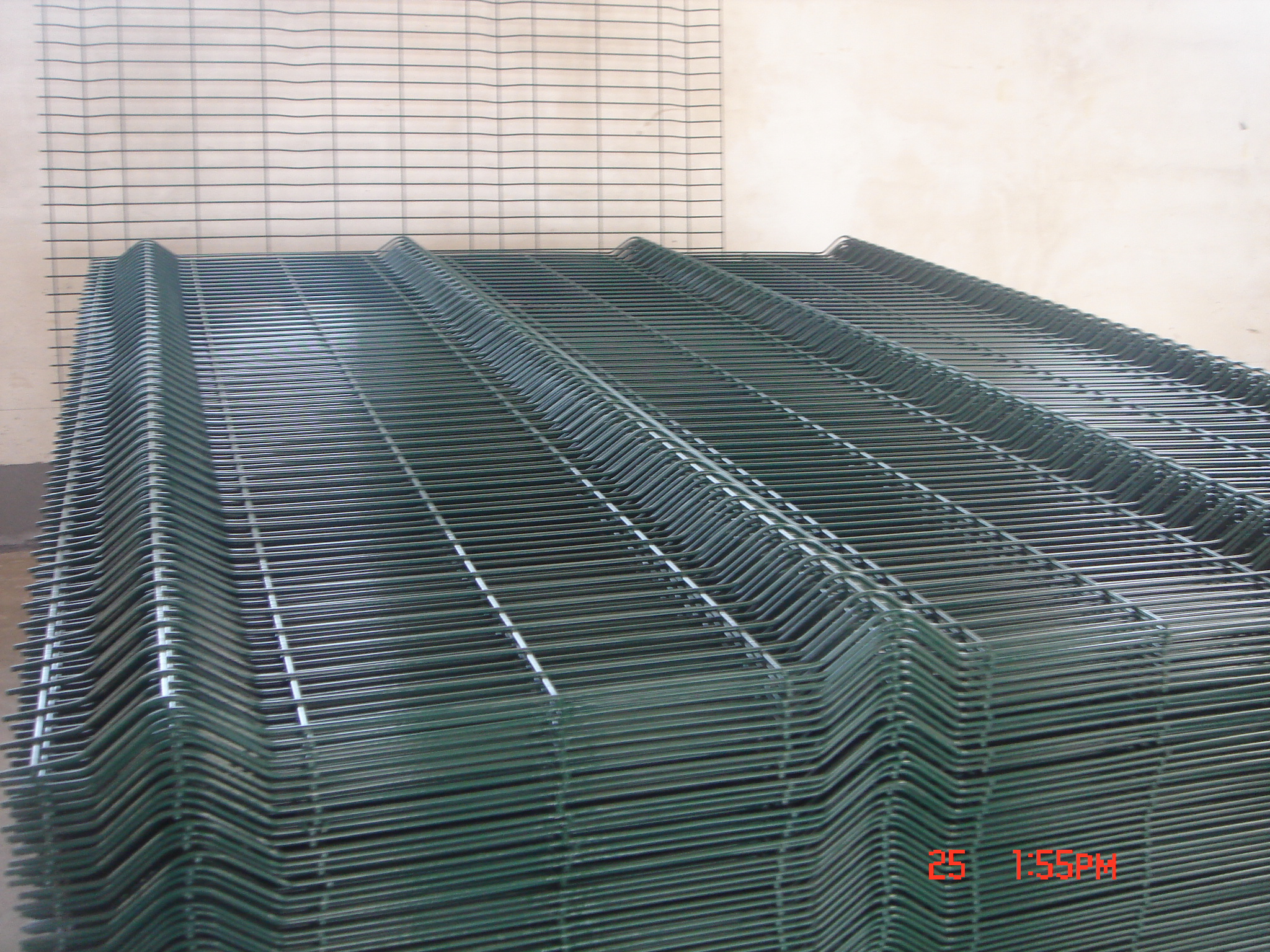 curved mesh fence