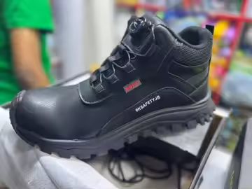 Quality Electrical Safety Shoes Work Boots with Anti-smashing Plastic Toe, Rubber Sole, and Microfiber Leather for Ultimate Protection for sale