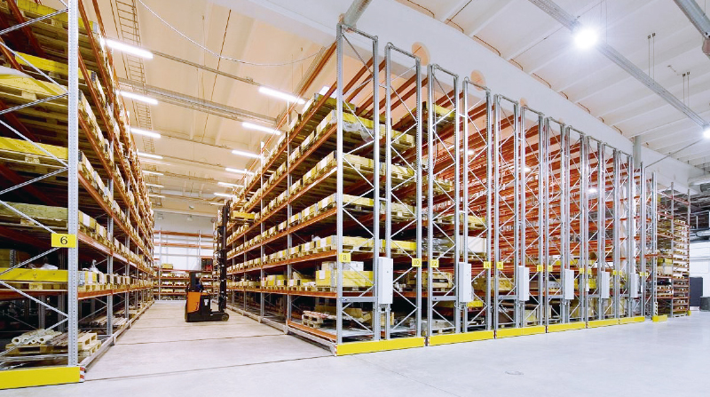 Electric mobile racking system