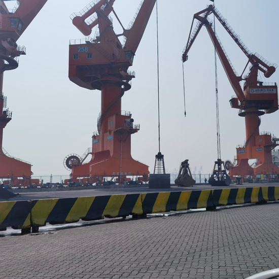 Quality Customizable Steel Harbour Cranes Loading And Unloading With 1.5 Revolutions Per Min Slewing Speed for sale