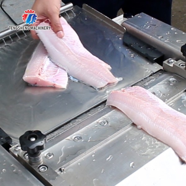 Quality 30pcs/min Fish Processing Machine Squid Cuttlefish Skin Peeler for sale