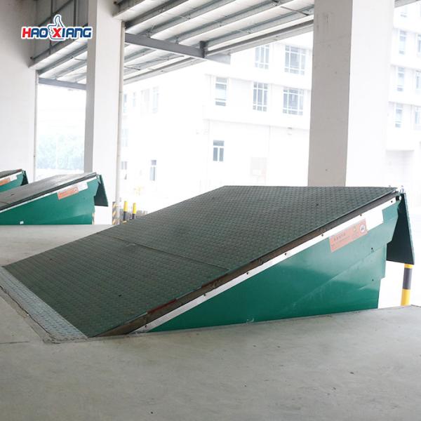 Quality Warehouse Hydraulic Dock Plate 8T-20T Metal Loading Dock Ramp for sale