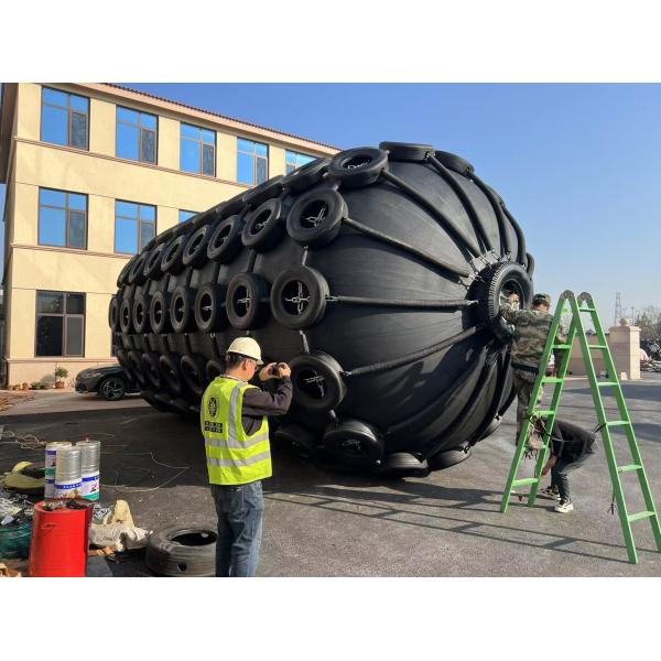 Quality Marine Rubber Fender Wholly Wrapped Technology Highly Durable for sale