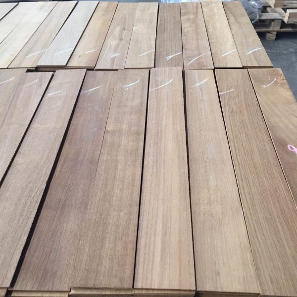 Quality American Walnut Flooring Engineered Wood Veneer 300-2200MM Length for sale