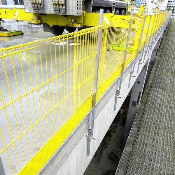 Quality Steel-framed Edge Protection Barrier with Reinforced Corner Joints for sale