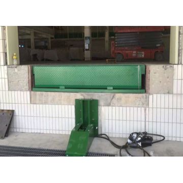 Quality Green 6Ton Hydraulic Dock Levelers With Swing Lip For Truck Loading And for sale