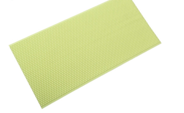 Quality Beekeeping Plastic Bee Foundation Sheet with High Quality PP Material and Customized Cell Size for Wax Spraying for sale