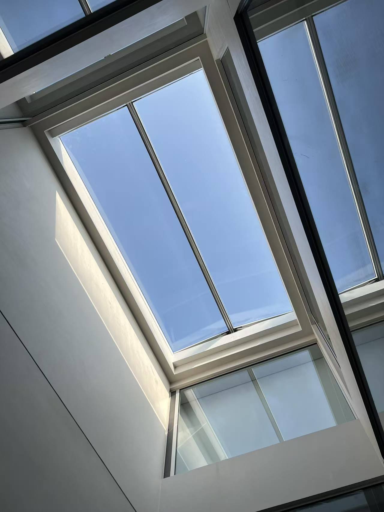 Quality LARGE-ANGLE BI-FOLD SKYLIGHT for sale
