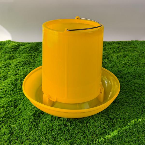 Quality Round Red / Yellow Poultry Feed Bucket Modern 11L Storage Solution for sale