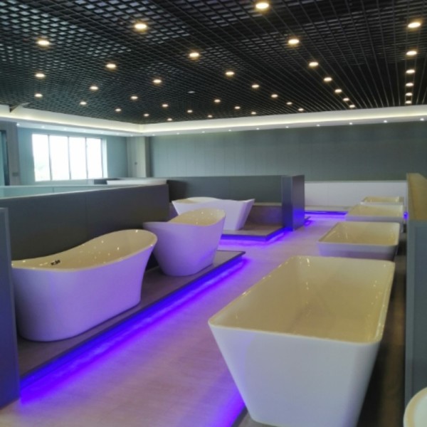 Luxury spa-style bathtub