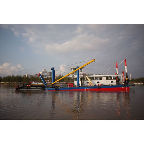 Quality 1.2m Draft sand dredging machine For Lake Work Site Customization Accepted for sale