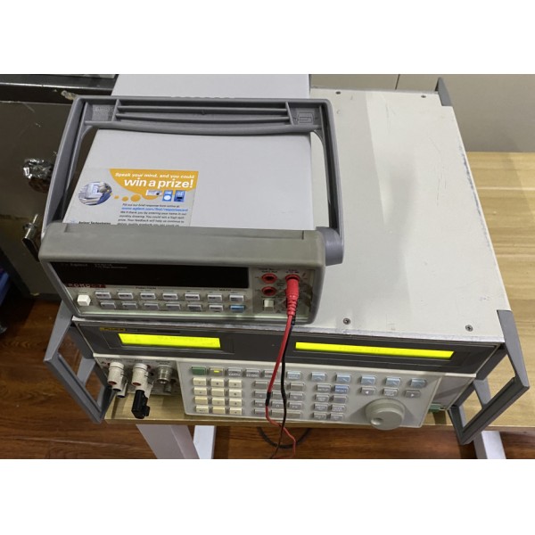 Quality Fluke 5520A Multi Product Calibrator with 600 MHz Amplitude Signals RS-232 for sale