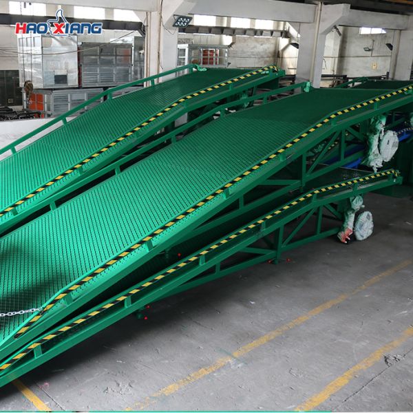 Quality Movable Dock Ramp 10T Portable Docks For Unloading Trucks With Inflatable Wheel for sale