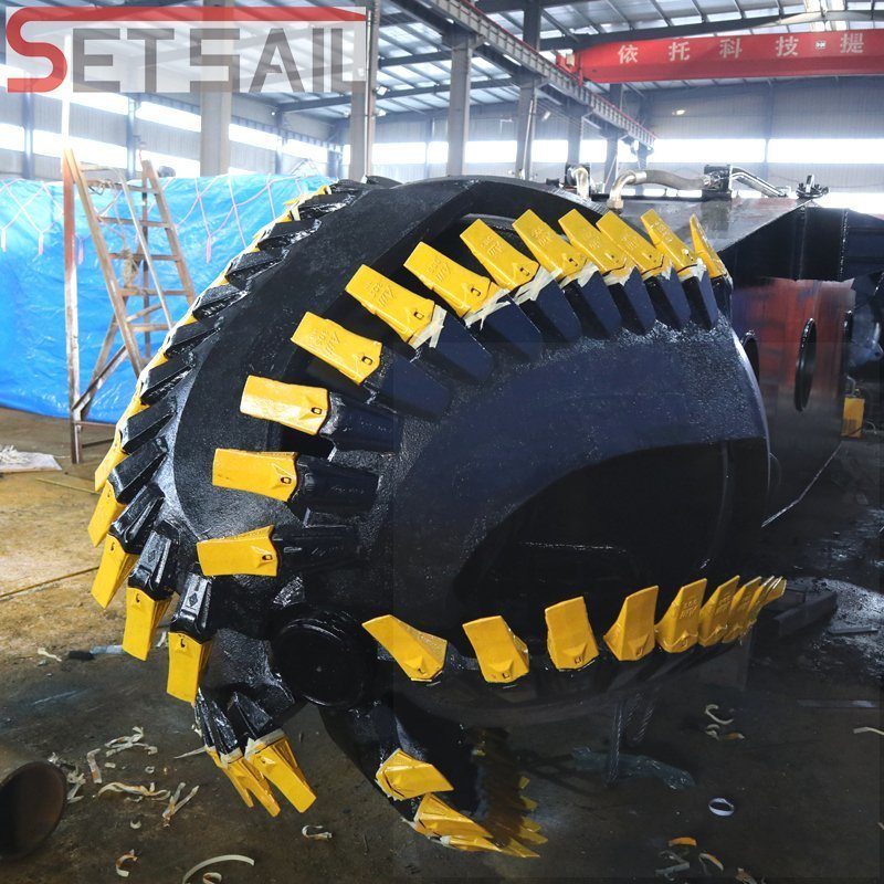 Capacity 700m3 Water Flow 3500m3 18 Inch Cutter Suction Dredger