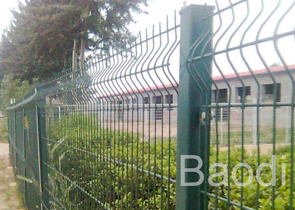 Quality Green Vinyl Coated Wire Mesh Fence Boundary With Metal Post Simple Structure for sale