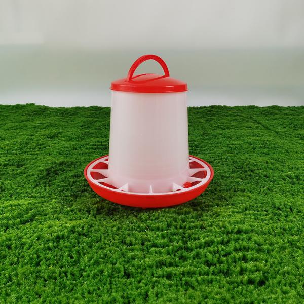 Quality Durable Waterproof Poultry Feeder In Red And White Easy To Clean 3.5L Capacity for sale