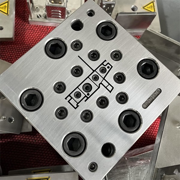 Quality High Precision WPC Extrusion Mould with Electroplating Polishing Surface for sale