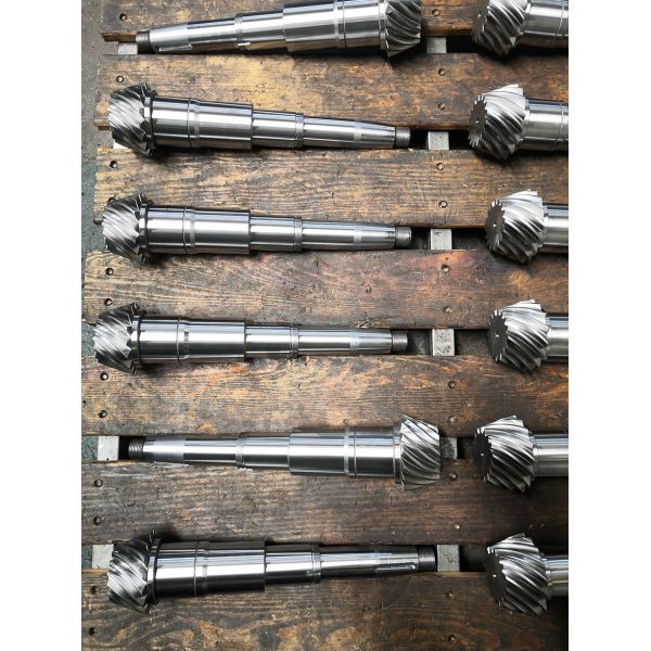 Quality High-Precision Right Hand Spiral Bevel Gear Shaft 6.5 Module 503mm Length for sale