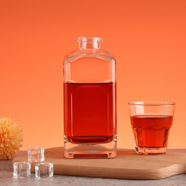 Quality Whisky Vodka Rum Spirits Glass Bottle with Screw Cap and Decal Surface in 700ml for sale