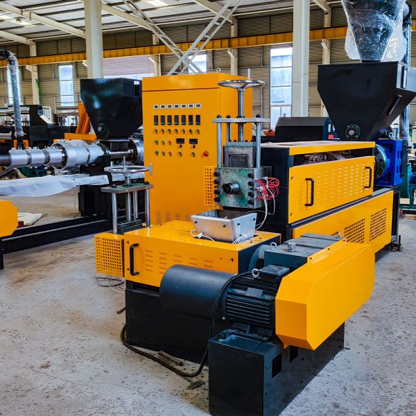 Quality plastic pelletizing machine PS plastic product recycling machine for sale