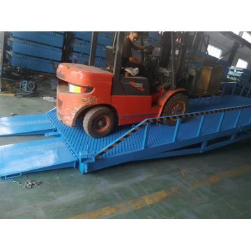 Quality 8T mobile container dock levelers portable loading unloading ramps for trucks for sale