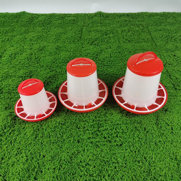 Quality Modern Red And White Cylinder Poultry Feeder 3.5L Capacity Waterproof And Easy for sale