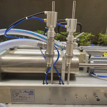 Quality Pneumatic 2 Nozzles Liquid Filling Machine 30~250ml CE certificate for sale