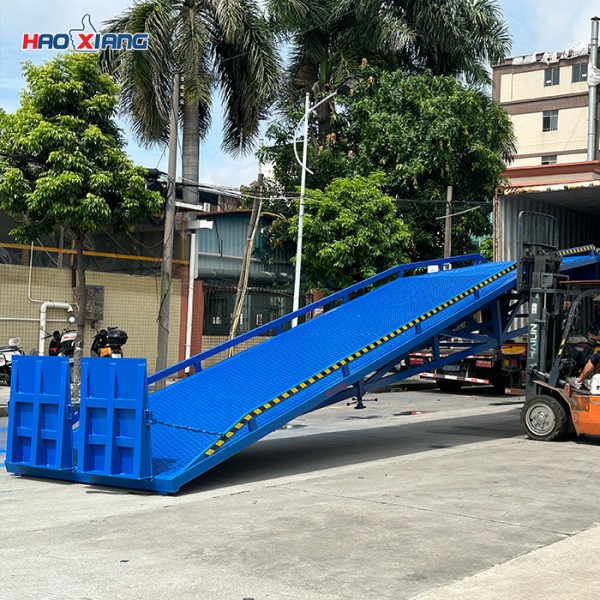 Quality 20 Ton Capacity Mobile Loading Ramp Portable Loading Docks With Anti Slip for sale