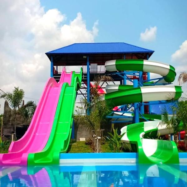 Quality Eco Friendly Fiberglass Water Slide Perfect For Pool Exits In Water Parks And Resorts for sale