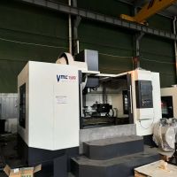 Quality Heavy Duty Vertical Milling Center Vmc1580 5 Axis CNC Milling Machine for sale