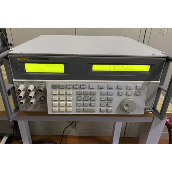 Quality Fluke 5520A Multi Product Calibrator with 600 MHz Amplitude Signals RS-232 for sale