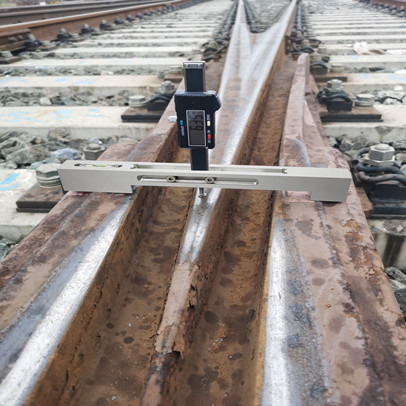 Quality LCD Digital Rail Track Measuring Equipment Height Gauge 300mm ODM for sale